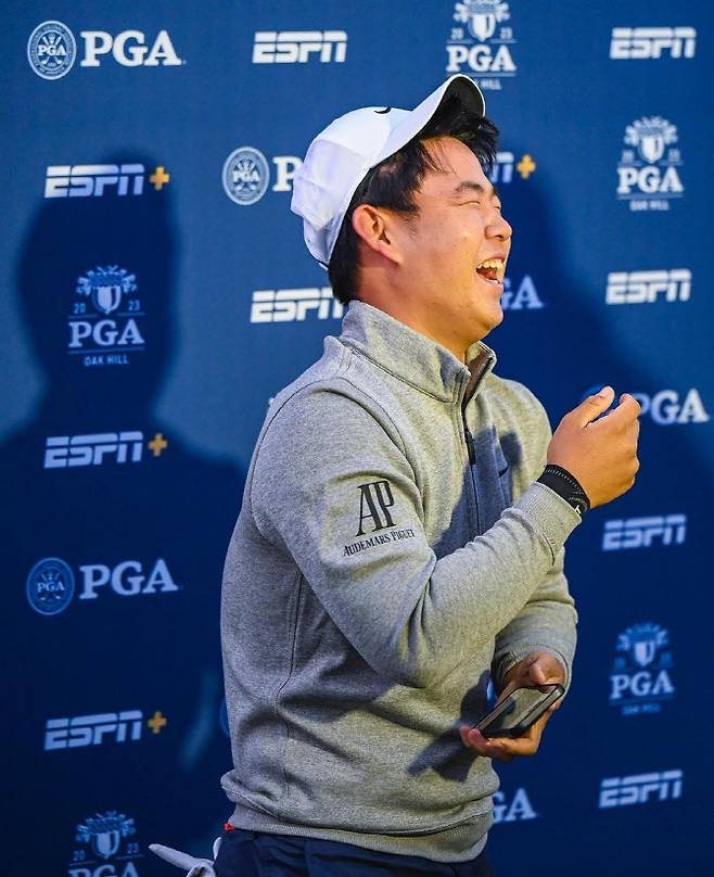 ‘1타라도 지키기 위해’…김주형, PGA 챔피언십 1R서 ‘진흙 범벅’