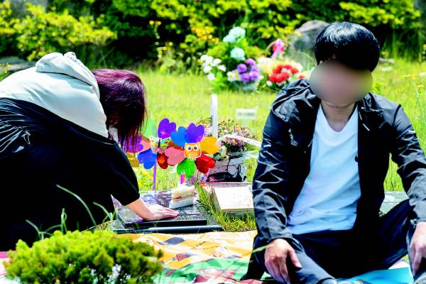 예서의 10번째 생일마카롱을 쥔 부모는 통곡만