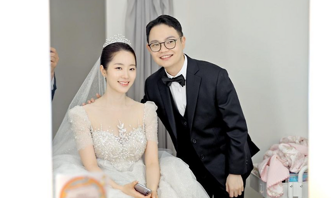 7년 열애끝에 드디어 결혼♥발표해 모두 놀라게 한 커플본식 화보 어썸클