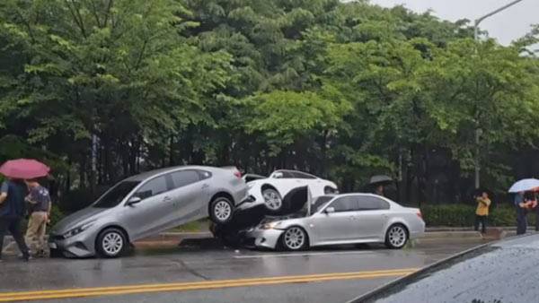 서울 강남서 주차 차량 연쇄 추돌‥운전자 1명 부상