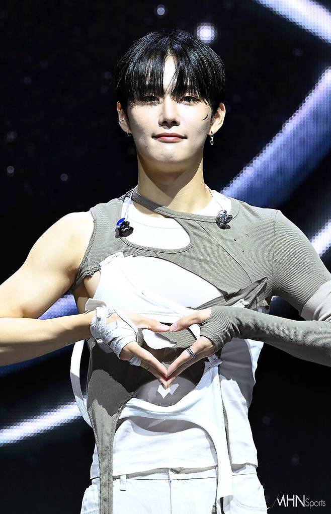 [Ms포토] CIX 승훈 '근육 하트'