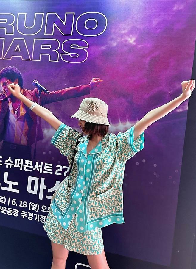 소녀시대 수영 주말 ‘브루노 마스에 흠뻑 흥에 취한 럭셔리 콘서트룩 패션엔