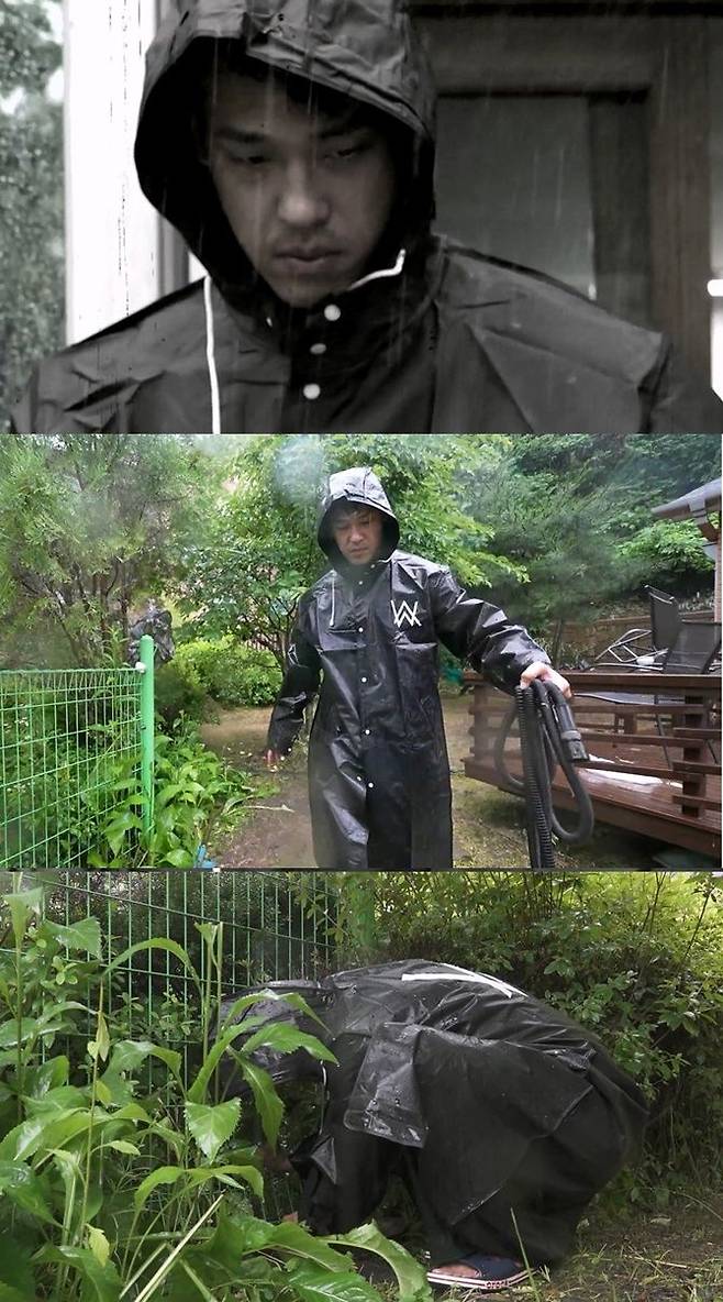 Tv 엿보기 나 혼자 산다 최재림 폭우 속 검은 우비 입고 거침없이 땅파기