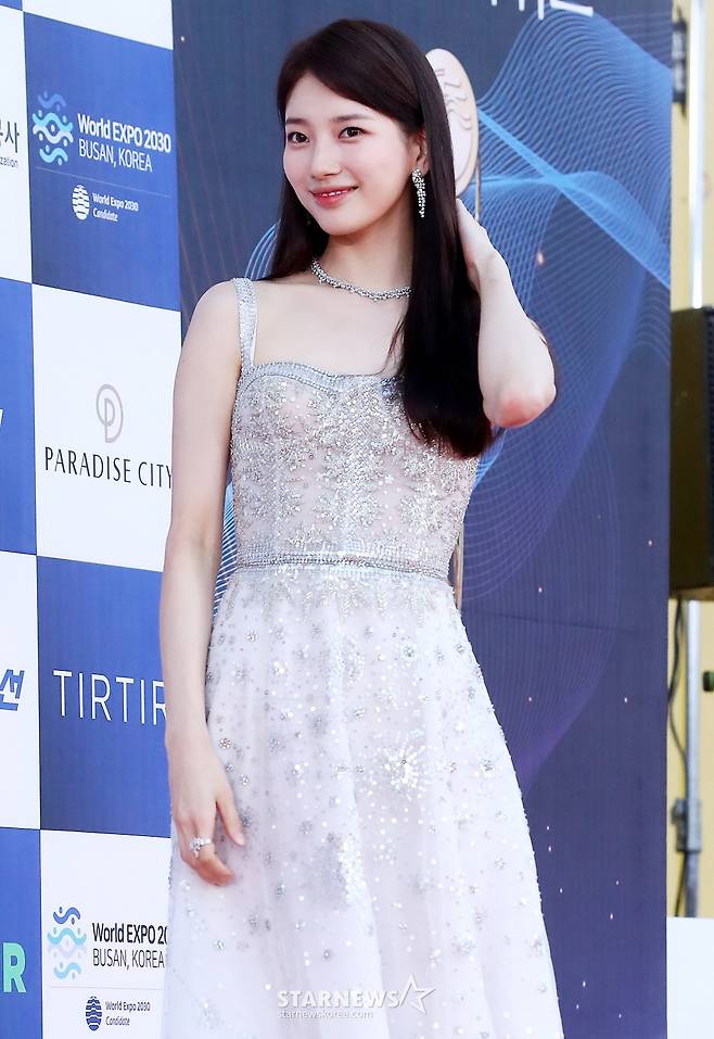 수지 수줍은 미모 ★포토
