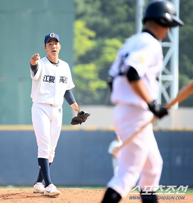 강릉고 육청명 팔꿈치 부상 이겨낸 에이스 청룡기 8강 이끈 3이닝 2k 무실점 역투 청룡기 영상
