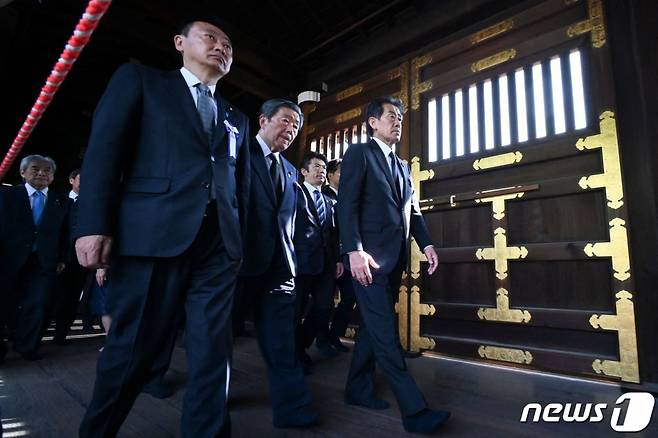 日기시다 야스쿠니 신사에 공물韓 외교부 깊은 실망과 유감