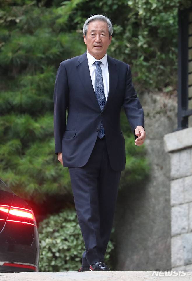 변중석 여사 제사 참석하는 정몽준 이사장