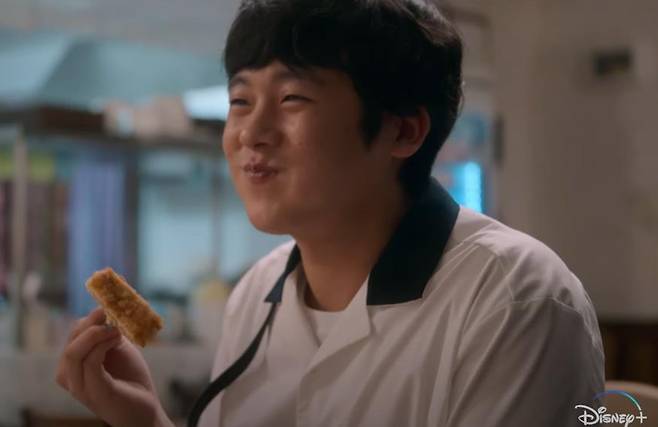 아무리 봐도 남매 같은데사실은 엄마와 아들 관계라는 두사람 필더무비