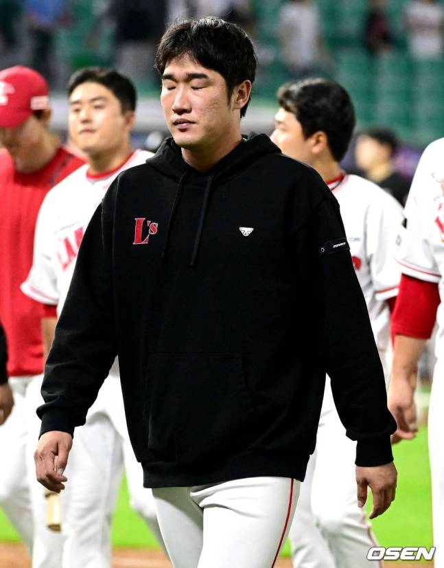 SSG 3위에 8G차 '잡혔다', 25사사구+6실책+32실점 '악몽의 3연전'→세 달 지킨 2위마저 위태