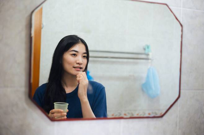 치약 짜기 전 마른 칫솔로 쓱쓱”간단한 건강 증진법