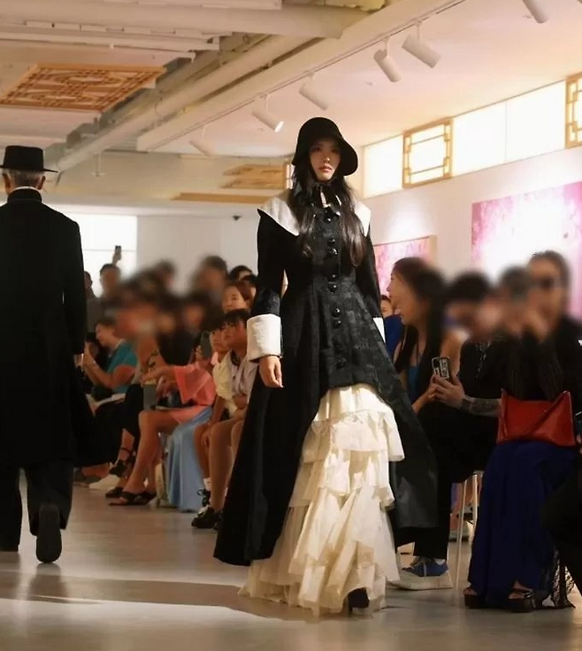 벌써 171cm라고이동국딸재시점점 예뻐지네런웨이에서 드레스룩 어썸클