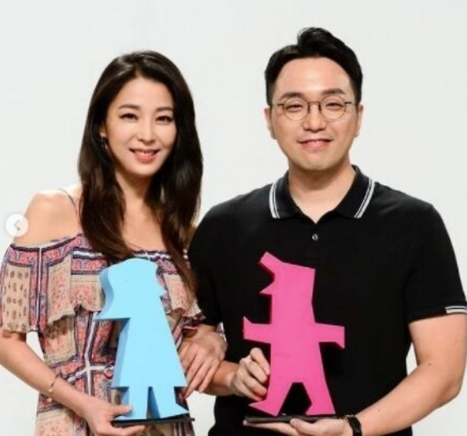 한고은♥신영수 부부결혼 8년만에 전한 소식 어썸클