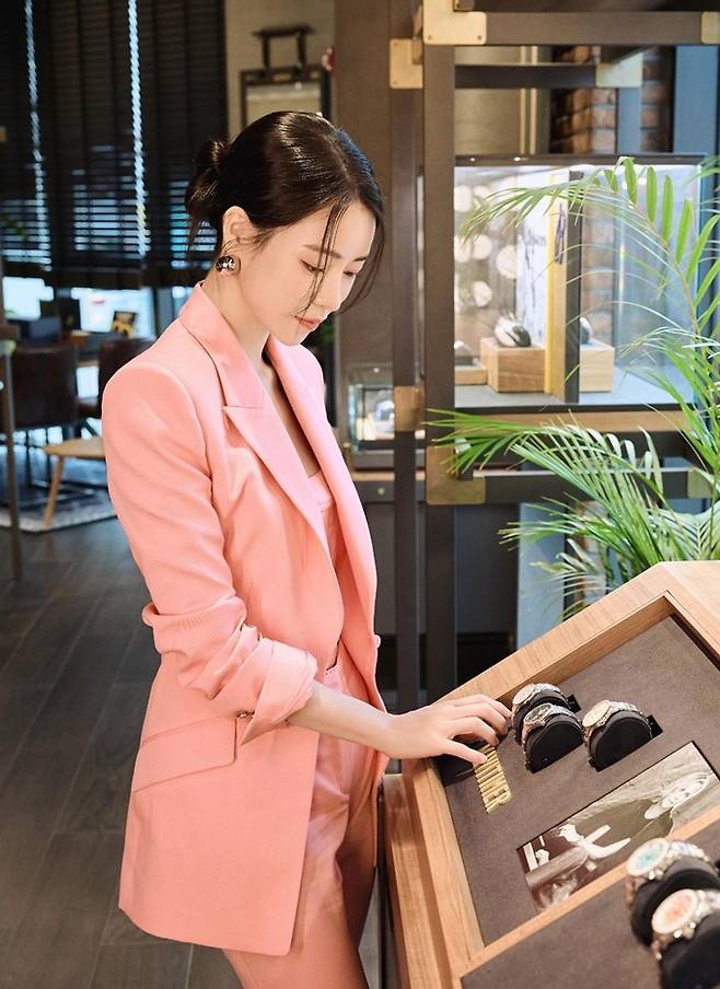 임지연 시선올킬 올 핑크 한남동 접수 딱 떨어지는 파워 슈트룩 패션엔