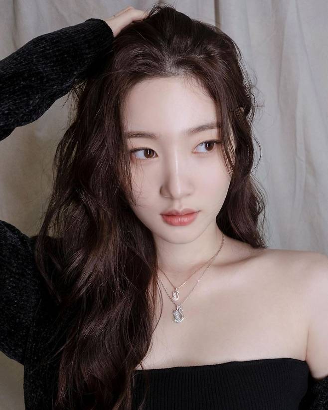 요즘 여친짤 대세로 떠오른 정채연 근황 스타일링 헤어핏