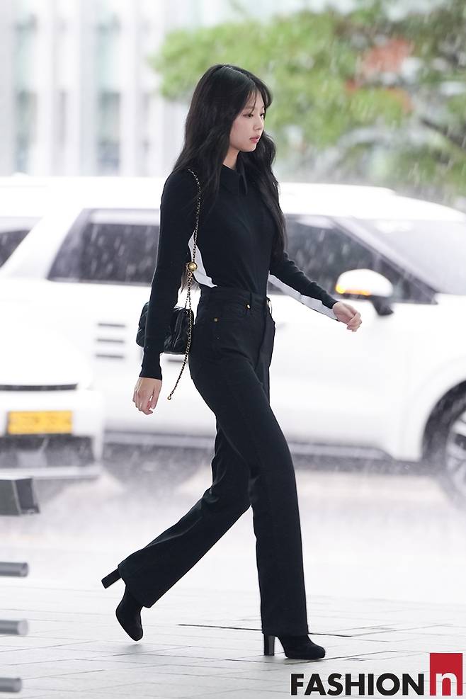 블랙핑크 제니 파리 샤넬쇼 출국 비율 좋은 올블랙 공항룩 패션엔