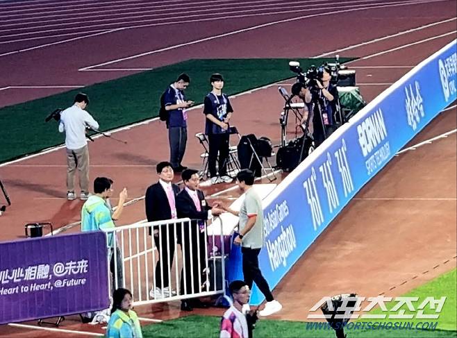 항저우현장 준결승 일전 앞둔 황선홍x안정환 깜짝조우 승리 기운 불어넣었을까