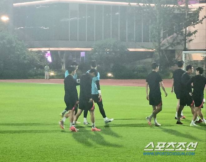 항저우현장 황선홍호 희소식우즈벡 태클에 쓰러진 엄원상한일전 전날 훈련 참가 완전체 출격