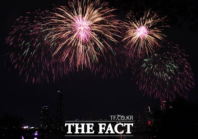 밤하늘 수놓는 화려한 불꽃의 향연2023 서울세계불꽃축제 Tf사진관