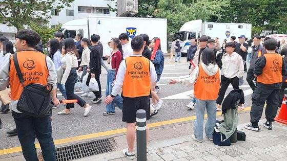 휴가 이틀 줄게여의도 100만명 지킨 주황 조끼 1200명 정체