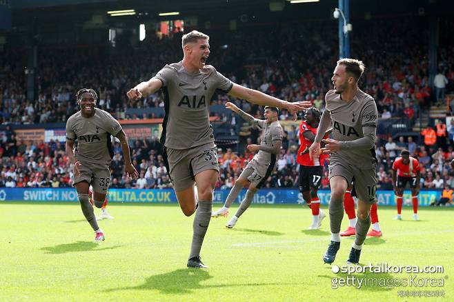 [EPL 8R] ‘토트넘이 EPL 1위를 지키다니!’ 아스널, 에이스 빠졌음에도 맨시티 1-0 제압...승점 동률 공동 선두 등극!