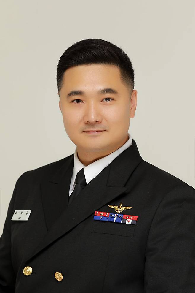 해군 소령 미 연구진과 초저소음 개인용 헬기 연구개발 성공