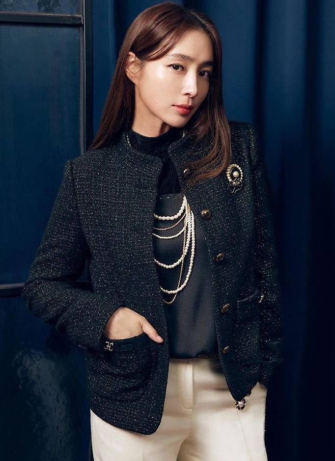 ‘둘째 임신 이민정 화보도 문제없어 더 젊어진 감성 겨울 페미닌룩 패션엔