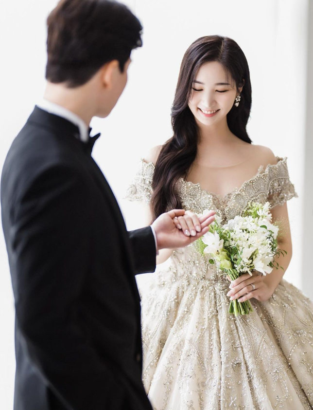 깜짝결혼♥발표로 소식 전한 최정상걸그룹 출신본식현장 공개 어썸클