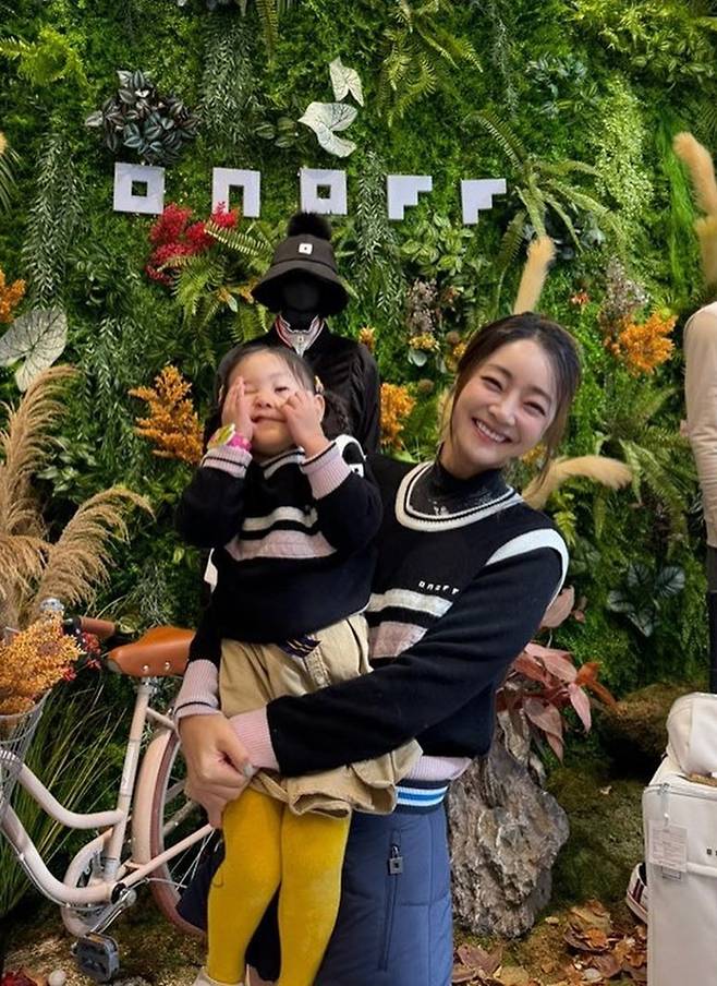 ‘김수미 며느리 서효림 똑 닮은 장꾸미 3살 딸과 티셔츠 모녀 커플룩 패션엔