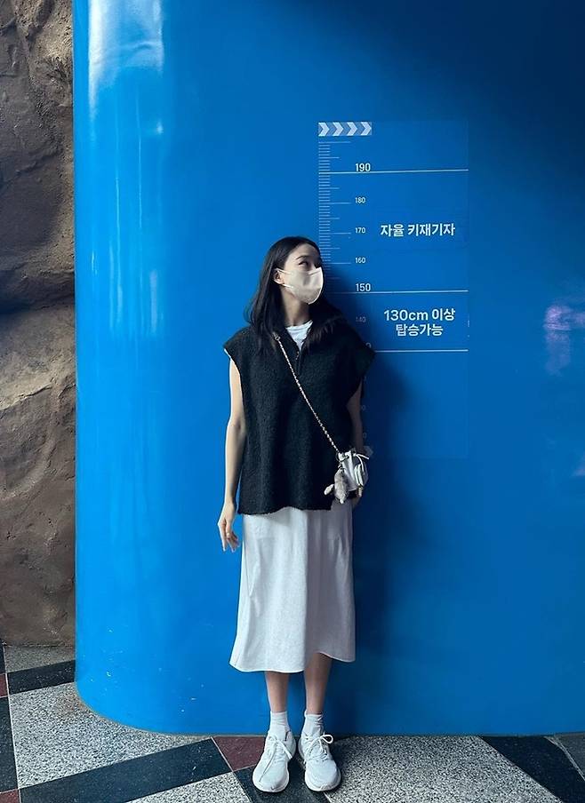 예비 엄마 손연재 놀이동산 나들이 하늘하늘 여성스러운 임신부룩 패션엔