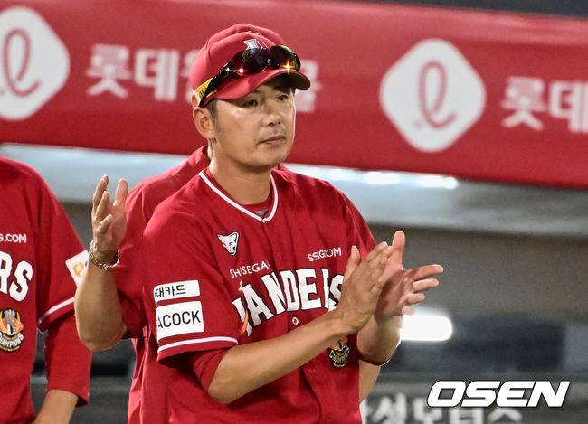 9위 추락한 팀을 '통합우승' 시켰는데...충격의 경질, 김원형 감독 "그동안 감사한 시간이었다"