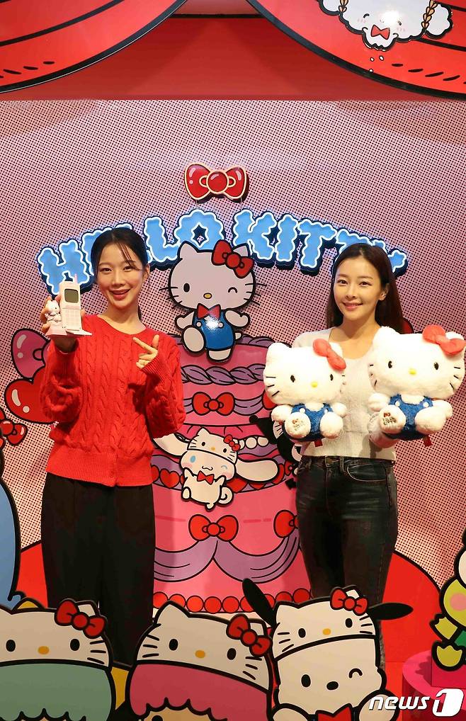 헬로키티 생일파티 팝업스토어로 초대합니다