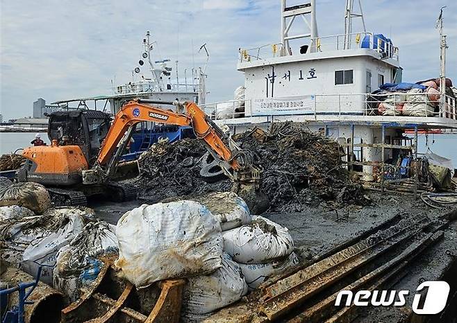 인천항 해양폐기물 수거사업 완료 계기9일 청정해역 유지 공동 선언문 발표