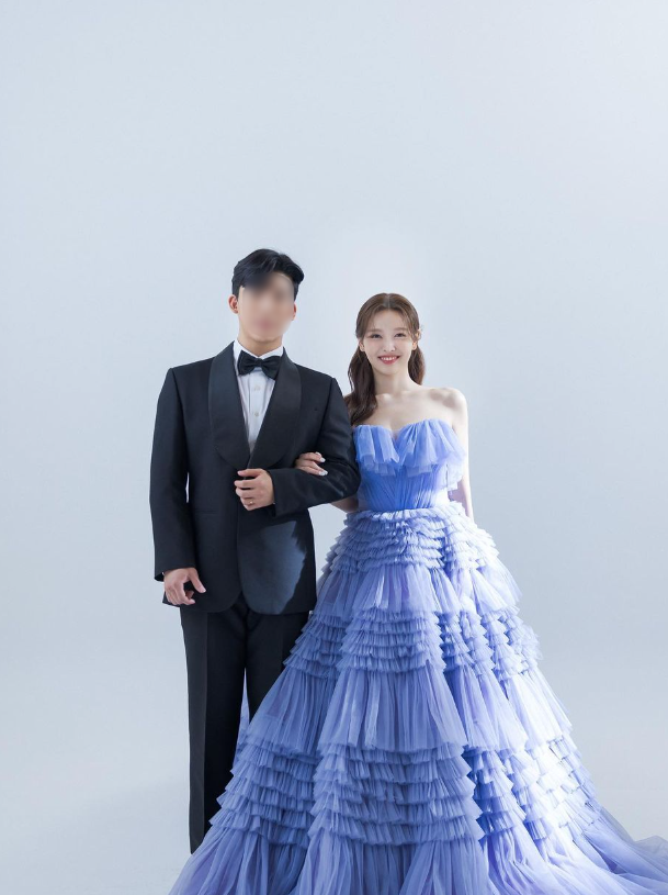 김유정 똑닮은 친언니♥결혼발표미모 놀랍다웨딩화보속 웨딩드레스 어썸클