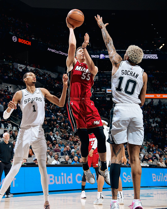 웸반야마 활약에도샌안토니오 마이애미에 역전패 Nba