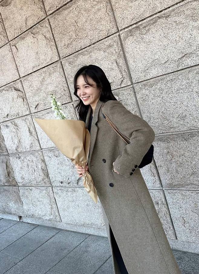 장예원 아나 코트 입기 좋아 행복” 내가 얼죽코 찐팬 겨울 여자의 코트룩 패션엔