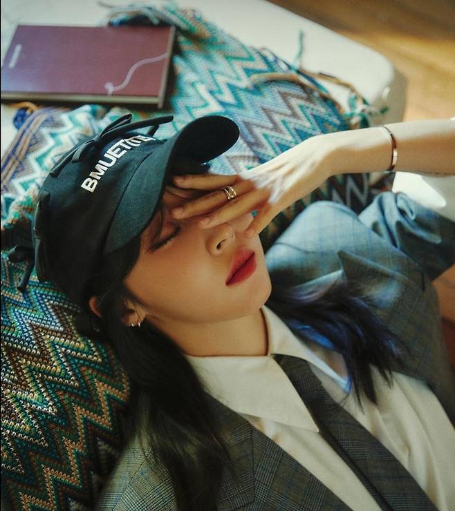 문별 잘생쁨의 정석 여심 흔드는 댄디한 체크 정장핏 스타와 패션