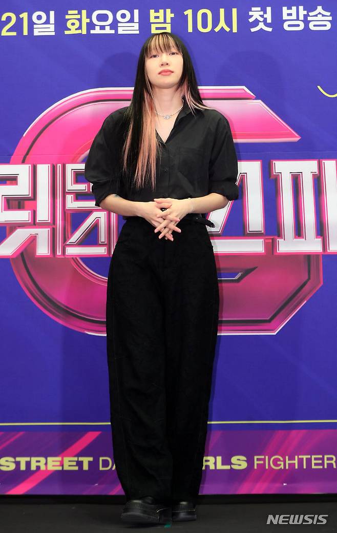 포즈 취하는 베베 바다