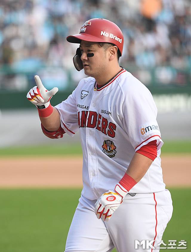 Ssg 떠나 키움으로 다시 만나네 같이 잘해보자” 초중고 1년 선배도 격하게 환영 115홈런 거포 내야수의 새 출발
