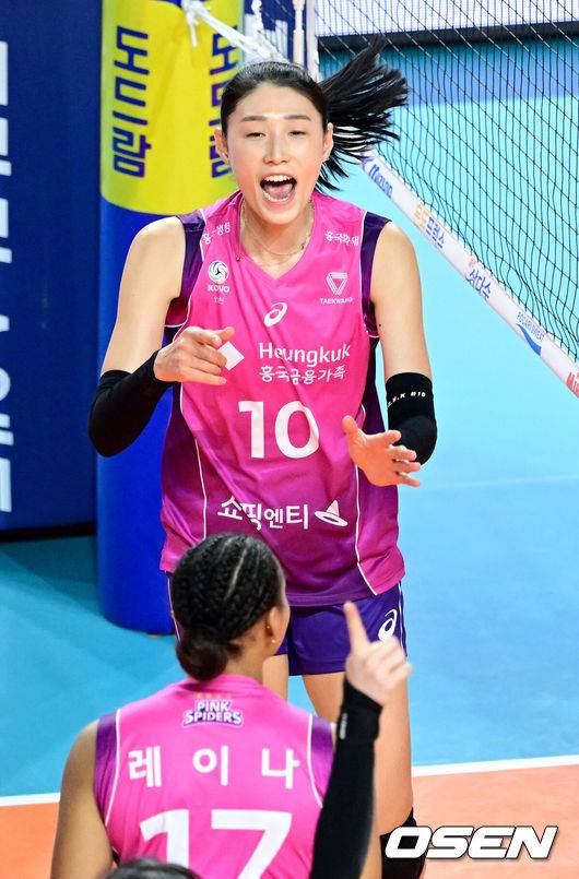 ‘김연경-옐레나 35득점 합작’ 흥국생명, 도로공사 3-0 셧아웃 격파…파죽의 7연승 [인천 리뷰]