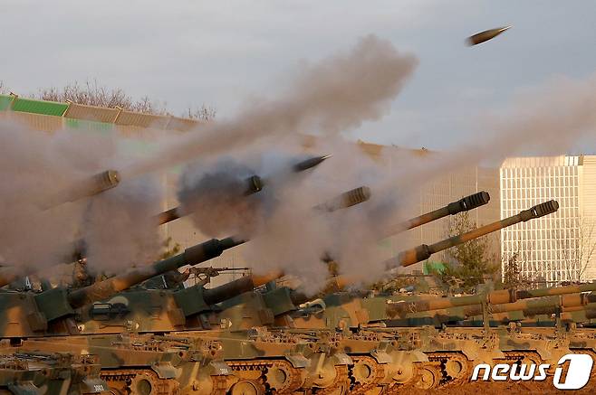 뉴스1 Pick 육군7포병여단 K9a1 자주포 사격훈련445km 떨어진 표적지 백발백중