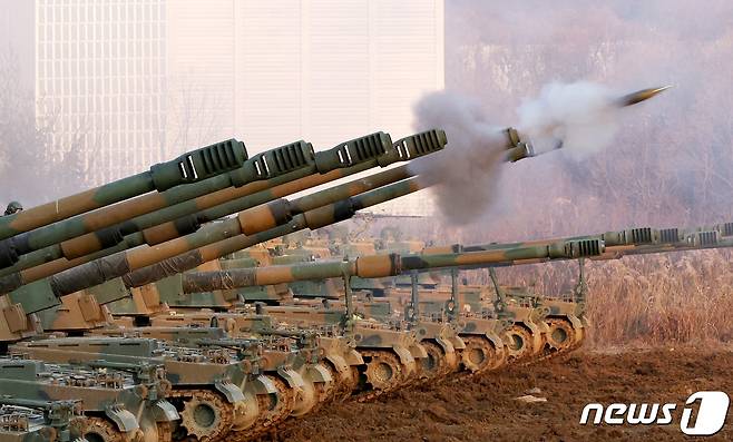 뉴스1 Pick 육군7포병여단 K9a1 자주포 사격훈련445km 떨어진 표적지 백발백중