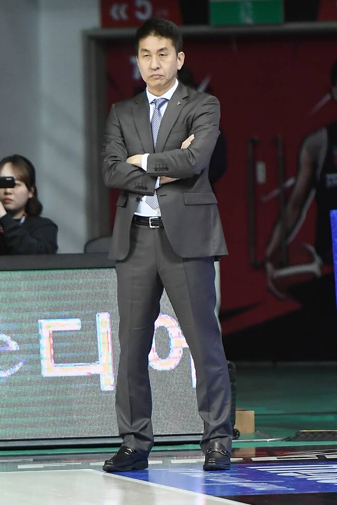 경기 후 조동현 현대모비스 감독 우리가 결과를 만드는 거다 김상식 정관장 감독 팬들에게 너무 죄송하다