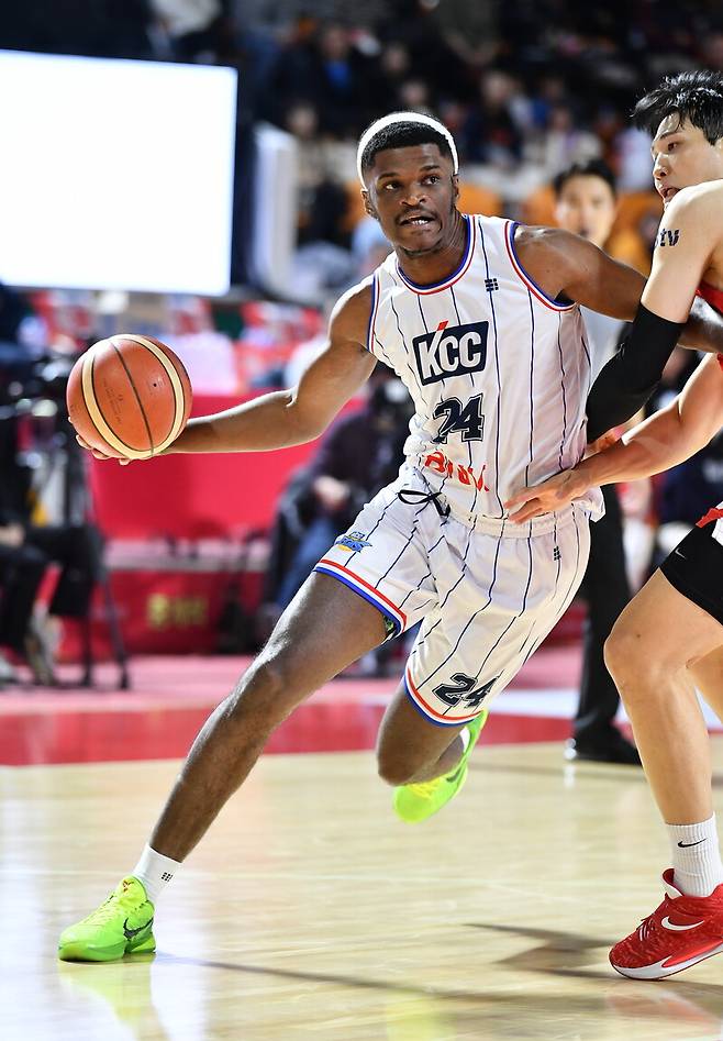 [BK 리뷰] ‘알리제 존슨 결승 자유투’ KCC, SK에 극적인 승리