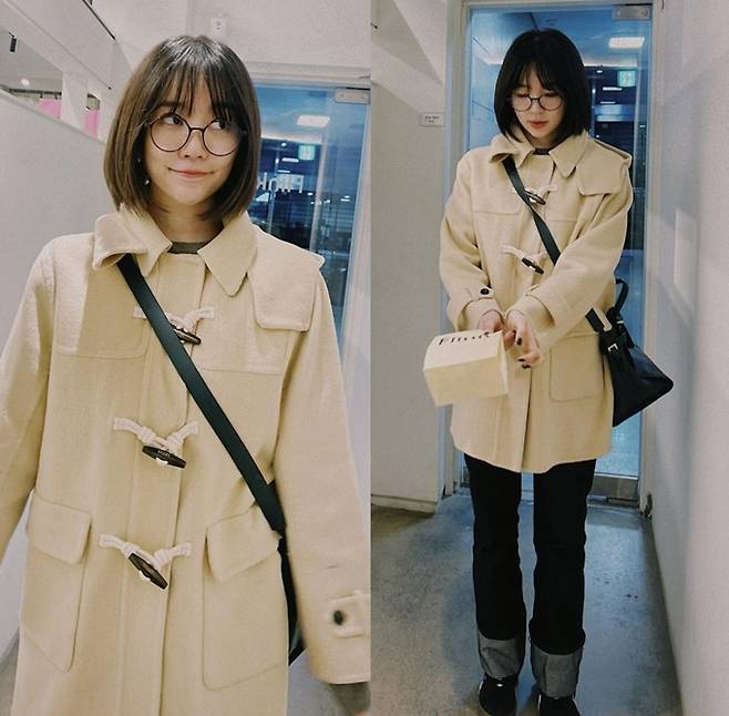 윤은혜 돌아온 더플 코트 다시 하이틴 리즈 핏 카페 외출룩 패션엔