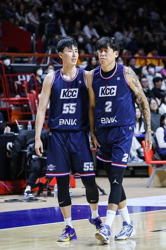 [BK 리뷰] ‘장신 포워드 라인의 힘’ KCC, 삼성 꺾고 시즌 첫 연승