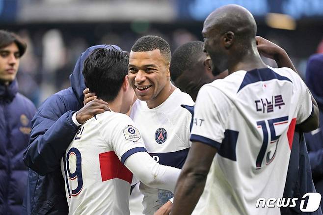 이강인의 힘 음바페 등 Psg 선수들 모두 한글 유니폼 포토 In 월드