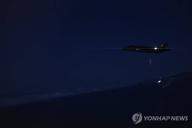 네덜란드 공군 전투기 윤 대통령 탑승 공군 1호기 호위비행