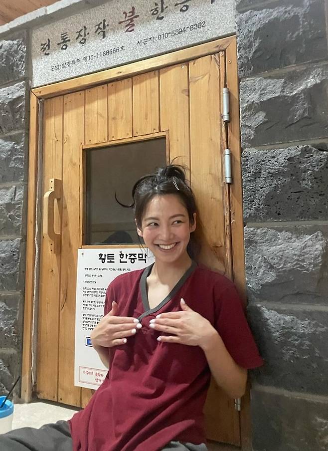 소녀시대 효연 꽃무늬 할머니 패션 한 겨울 제대로 굴욕없는 코티지코어룩 패션엔