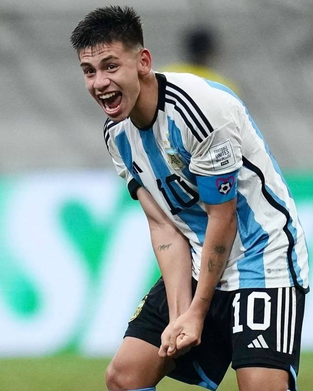 355억 17살 차세대 메시 영입 전쟁 점입가경맨시티 첼시 바르샤 Psg 레알 유베 인터 밀란 Ac밀란 등 유럽 빅클럽