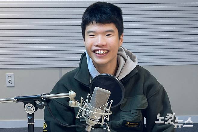 그림 통해 세상에 마음을 여는 아이 청소년 화가 김용원군
